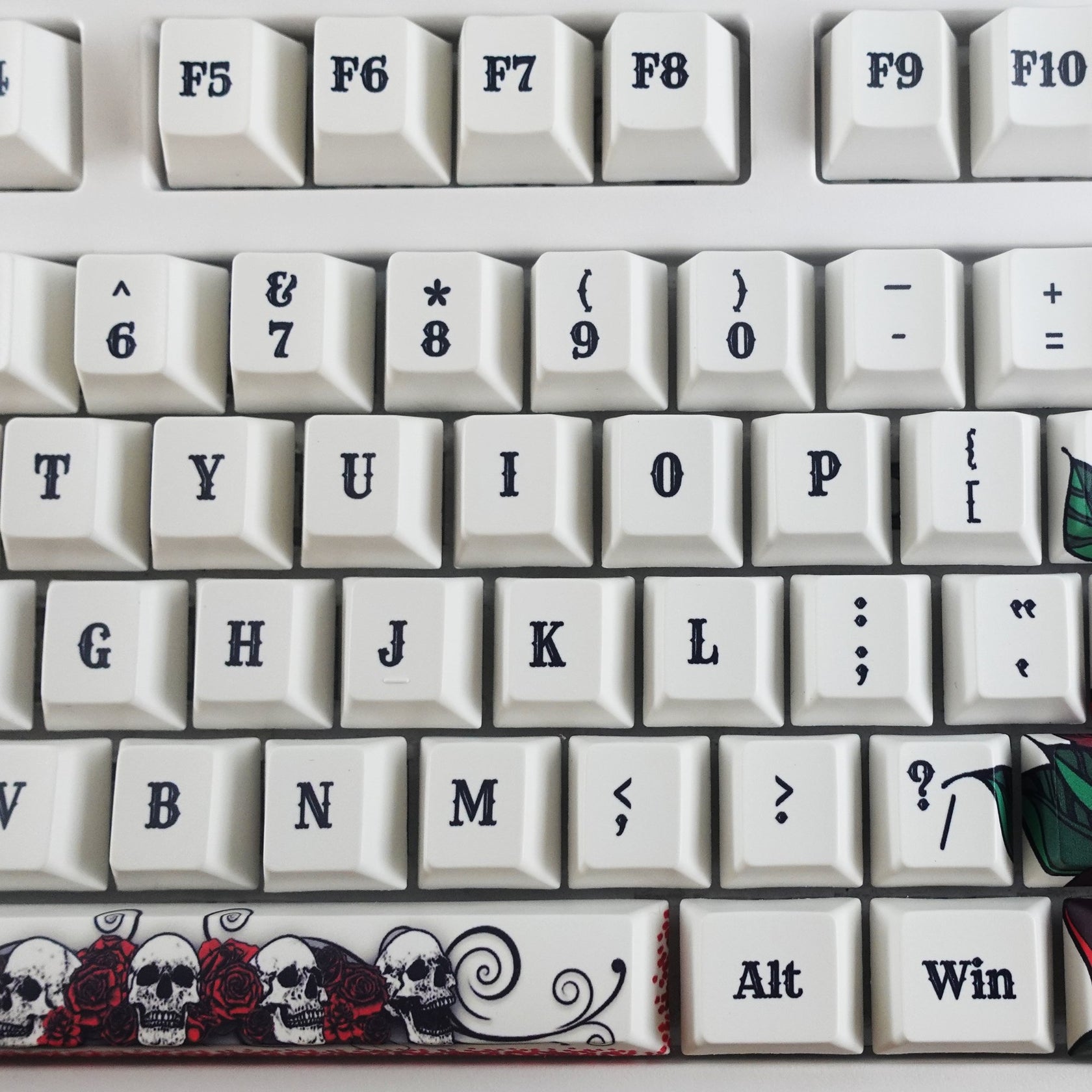 Add an Edgy Touch with Skull & Roses Keycaps – Goblintechkeys